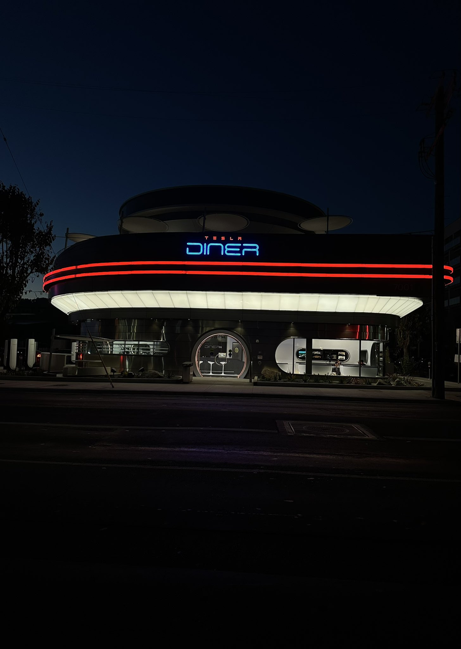 Futuristic Diner: A Retro-Tech Dining Experience | Tparts